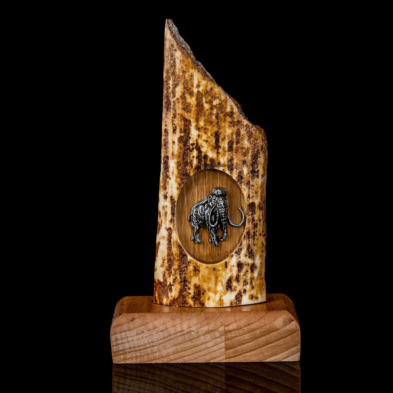 Статуэтка из бивня мамонта "Мамонт"