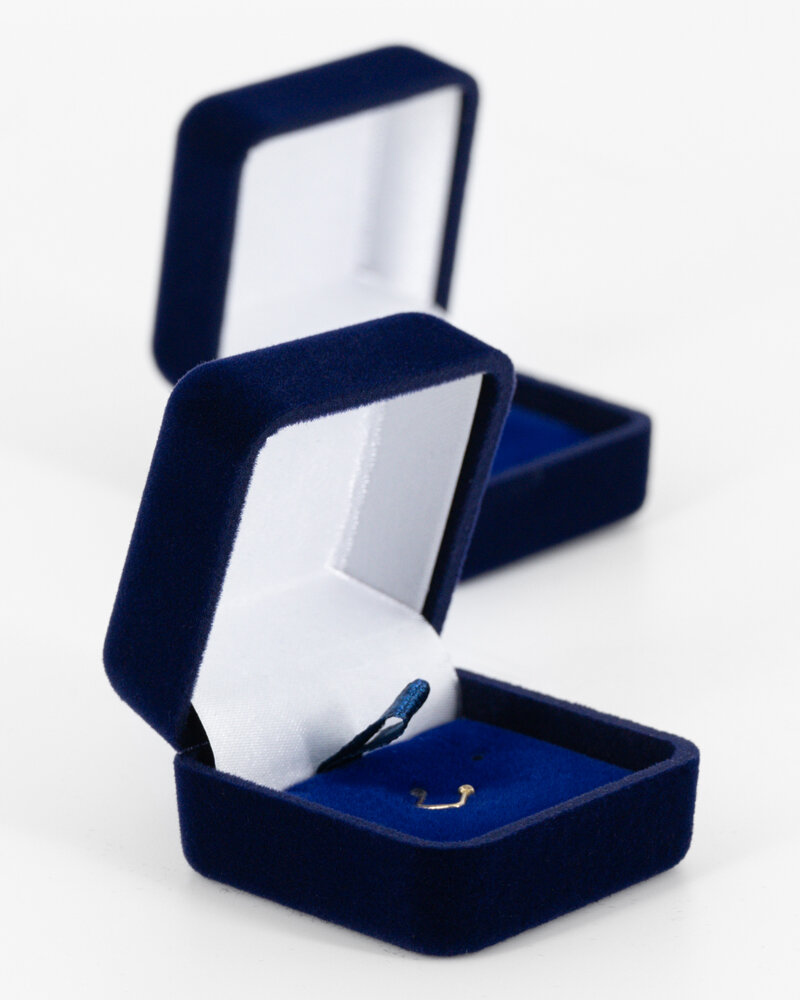 Футляр «Классика» квадратный, флокированный пластик, под серьги / подвеску / значок