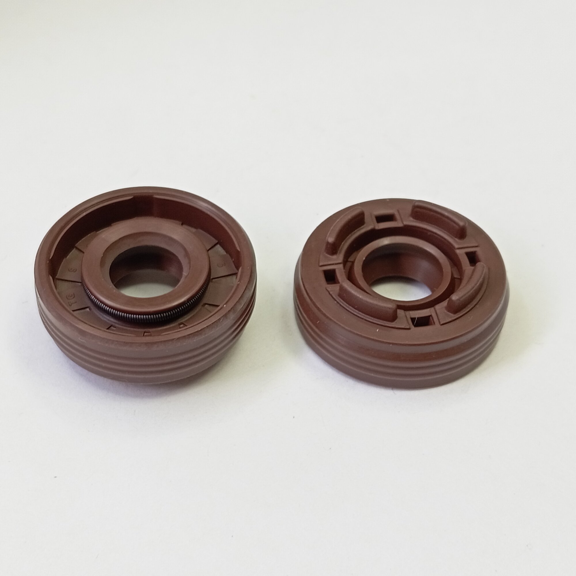 Сальник маслобензостойкий (манжета армированная) с пружиной 9x23x7.3 TG NBR-80-N-01B/C/C NAK