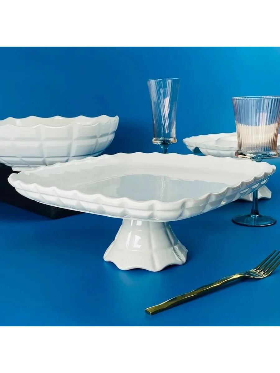 Квадратное блюдо на ножке Lenardi Корнелия 25,5х11,5см фарфор