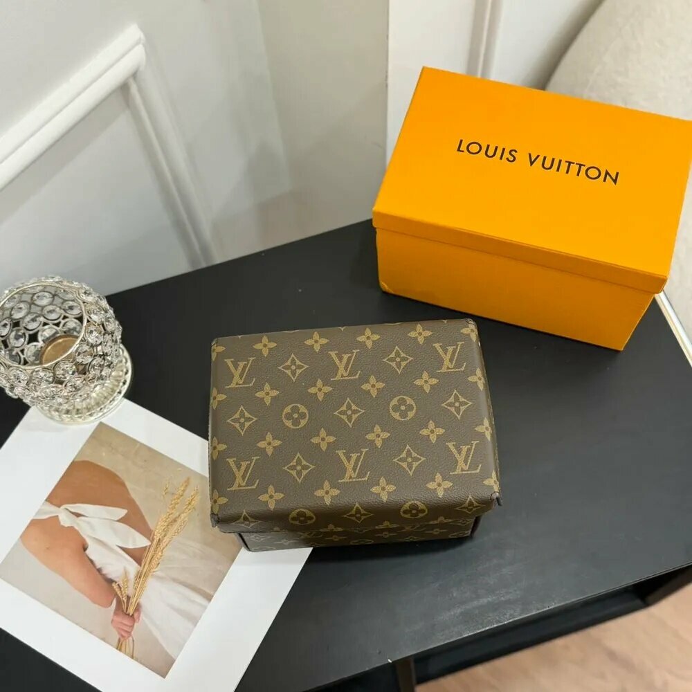 Louis Vuitton Кофр для хранения вещей, 20 см х 14 см х 13 см