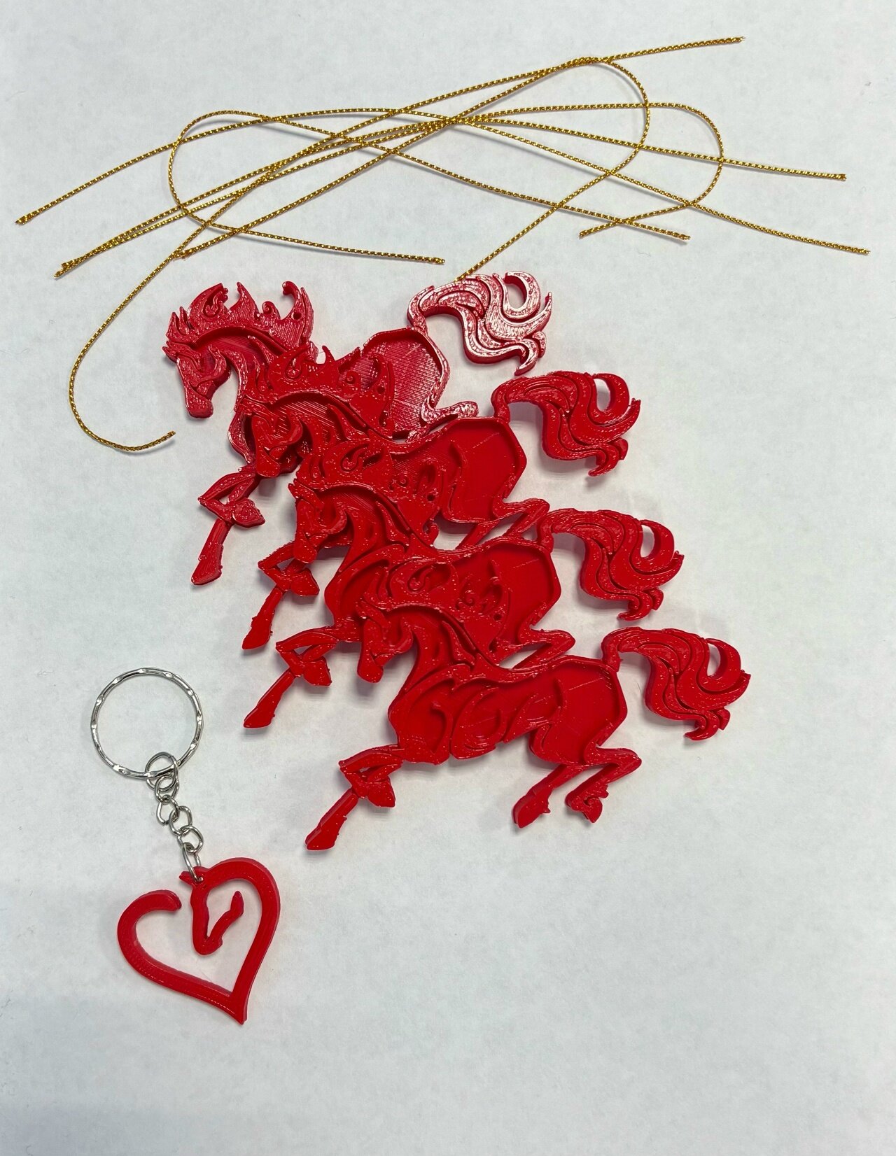Елочная игрушка (4 штуки) + брелок сердце, огненная лошадь, цвет красный, символ 2026 года