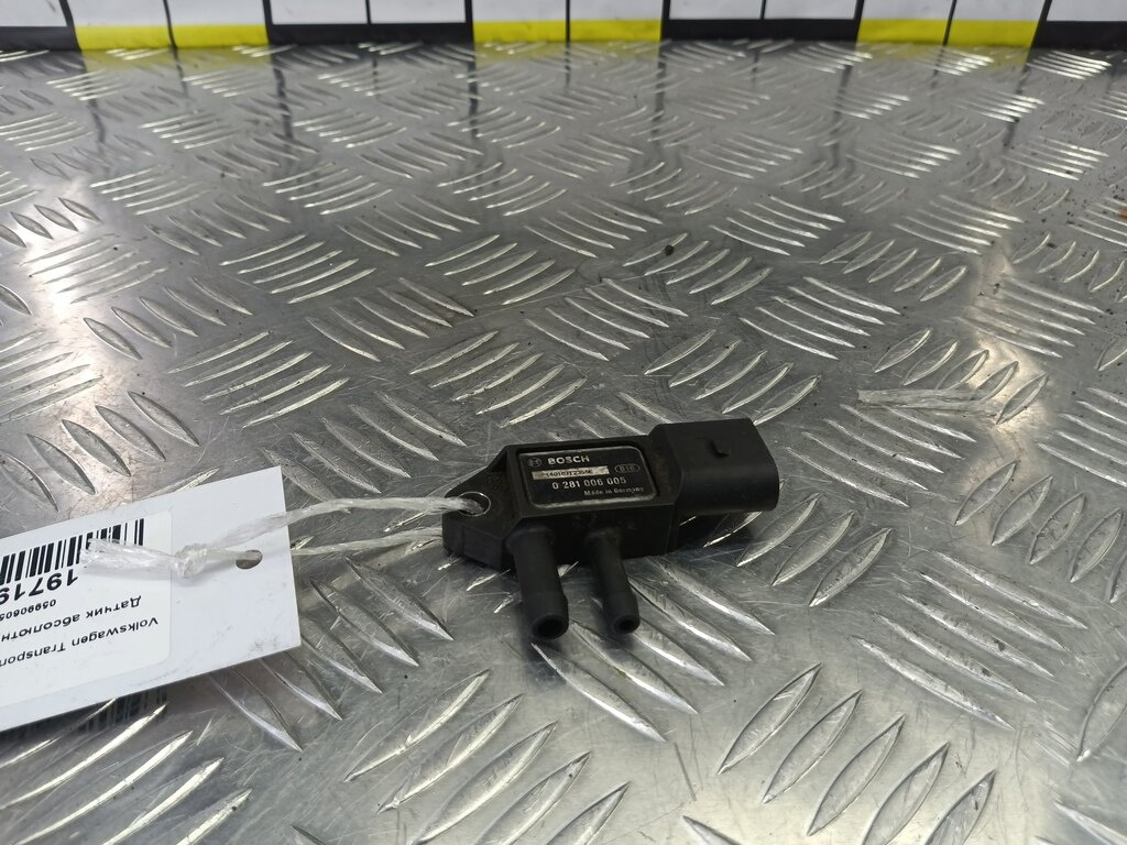 Датчик давления выхлопных газов Б/У для Volkswagen Transporter T5 (2003—2009) 059906051A