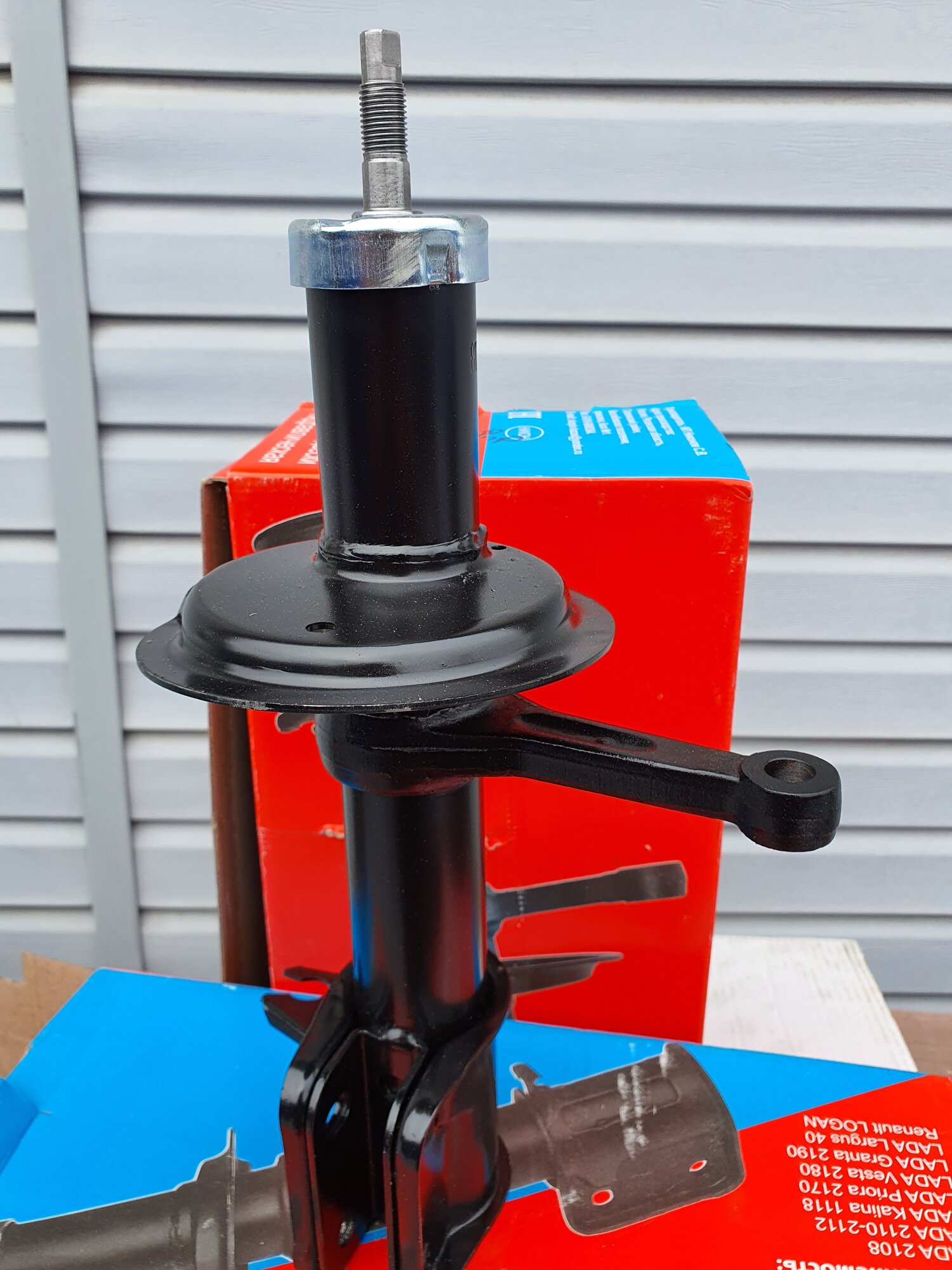 Стойка Передняя Ваз Лада 2108 2109 21099 2113 2114 2115 Правая Сторона Масленая. 1 шт.