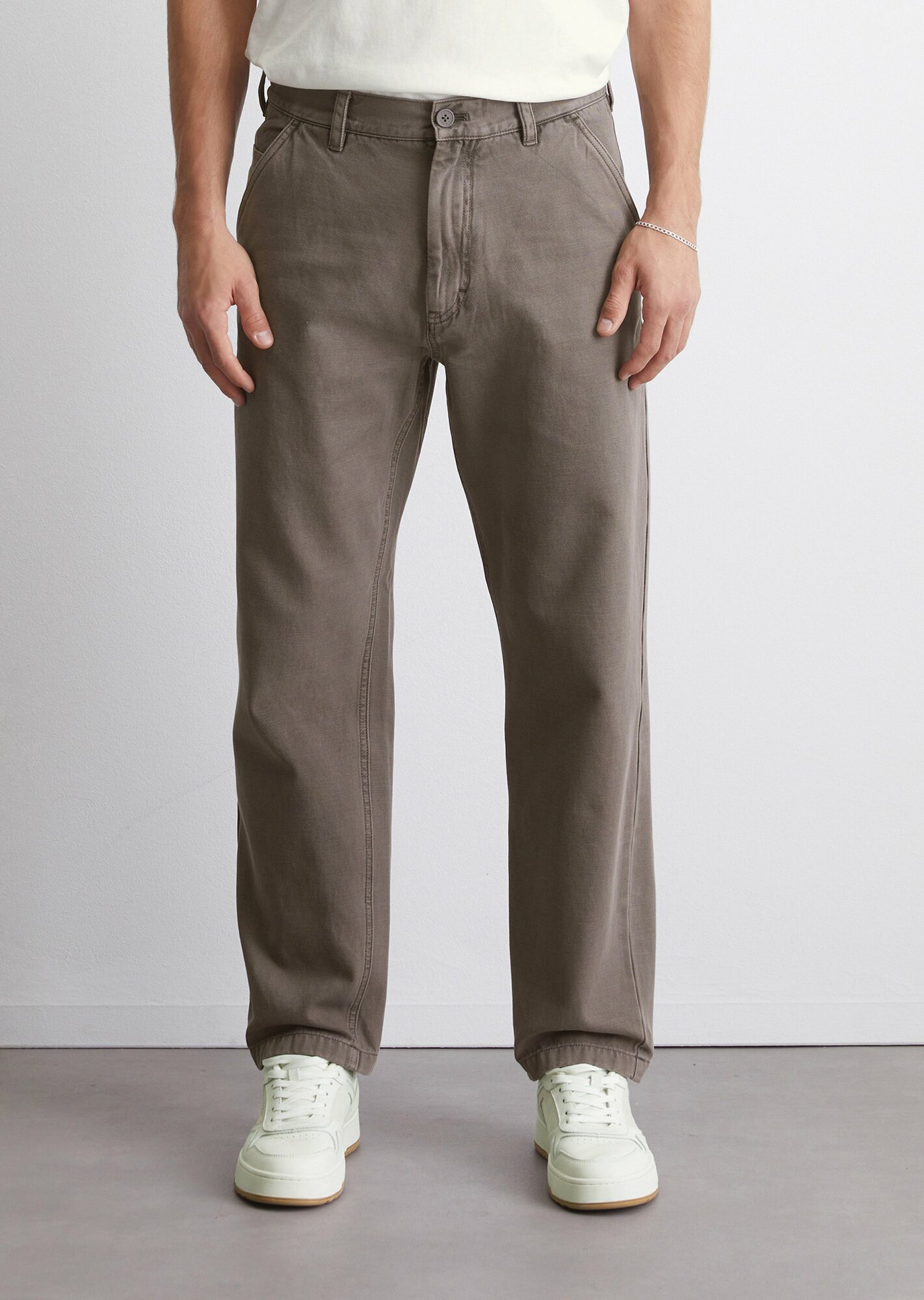 Брюки чинос