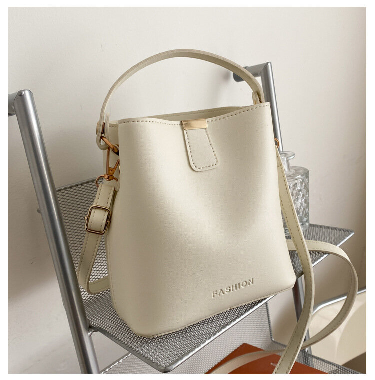 Модные и свежие летние женские сумки 2021 года, новые весенне-летние трендовые стильные популярные сумки-кроссбоди и сумки-ведра.