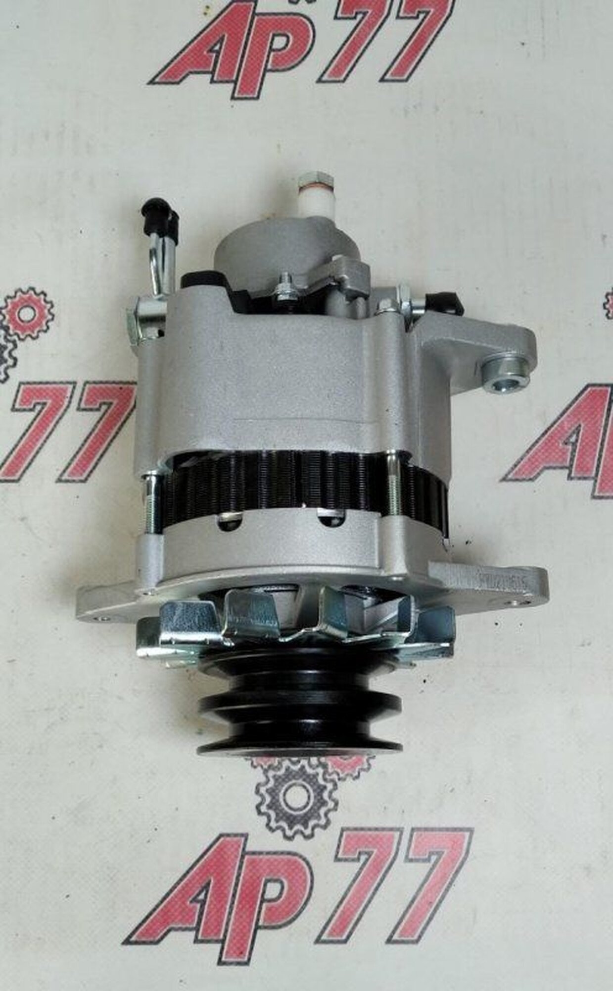 Генератор Nissan TD42 TD27 24V 35A 2х руч. с вакуум. 2310043G07 — фото 1