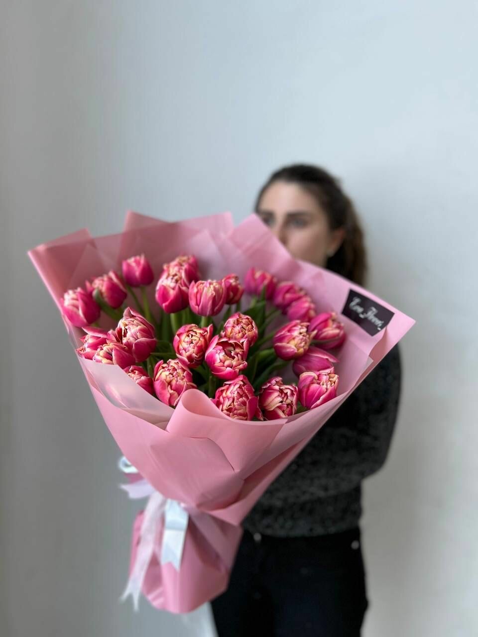 Букет пионовидных тюльпанов, розовый, высота букета 40 см, 25 цветов