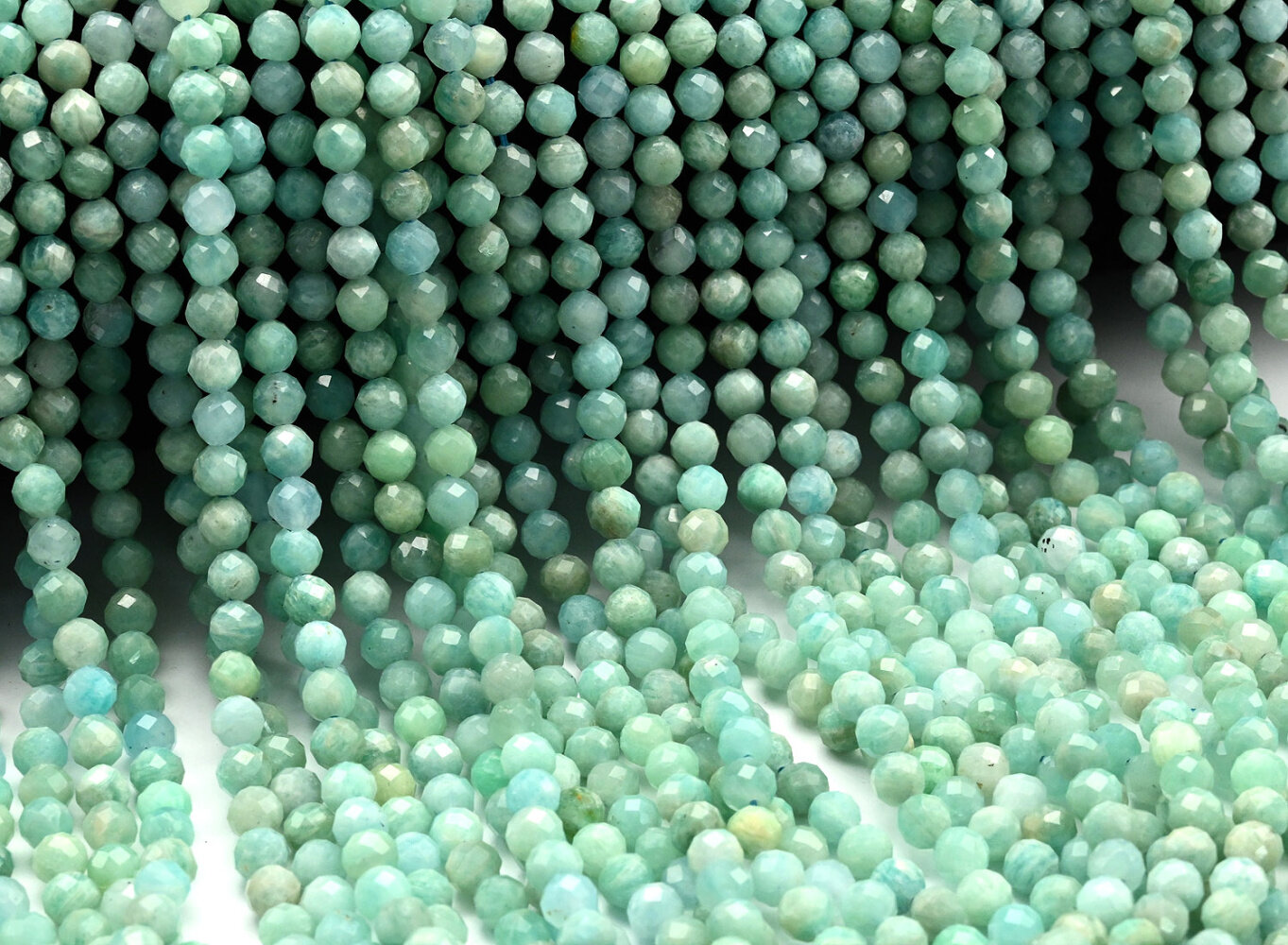 Бусины из амазонита шарик гр.4мм, 39см, 93 бусины .