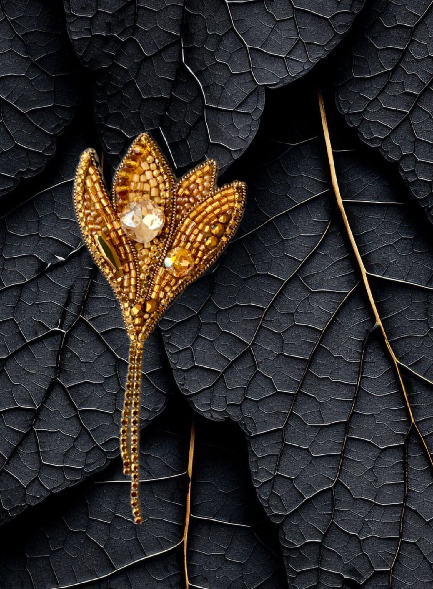 Брошь, стекло, жемчуг имитация, кристаллы Preciosa, стразы