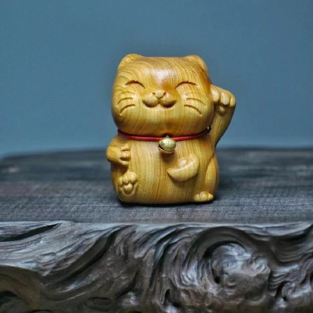 Статуэтка "Кот Манэки-Нэко" Фен-Шуй (5*4.5*5.5 см) самшит