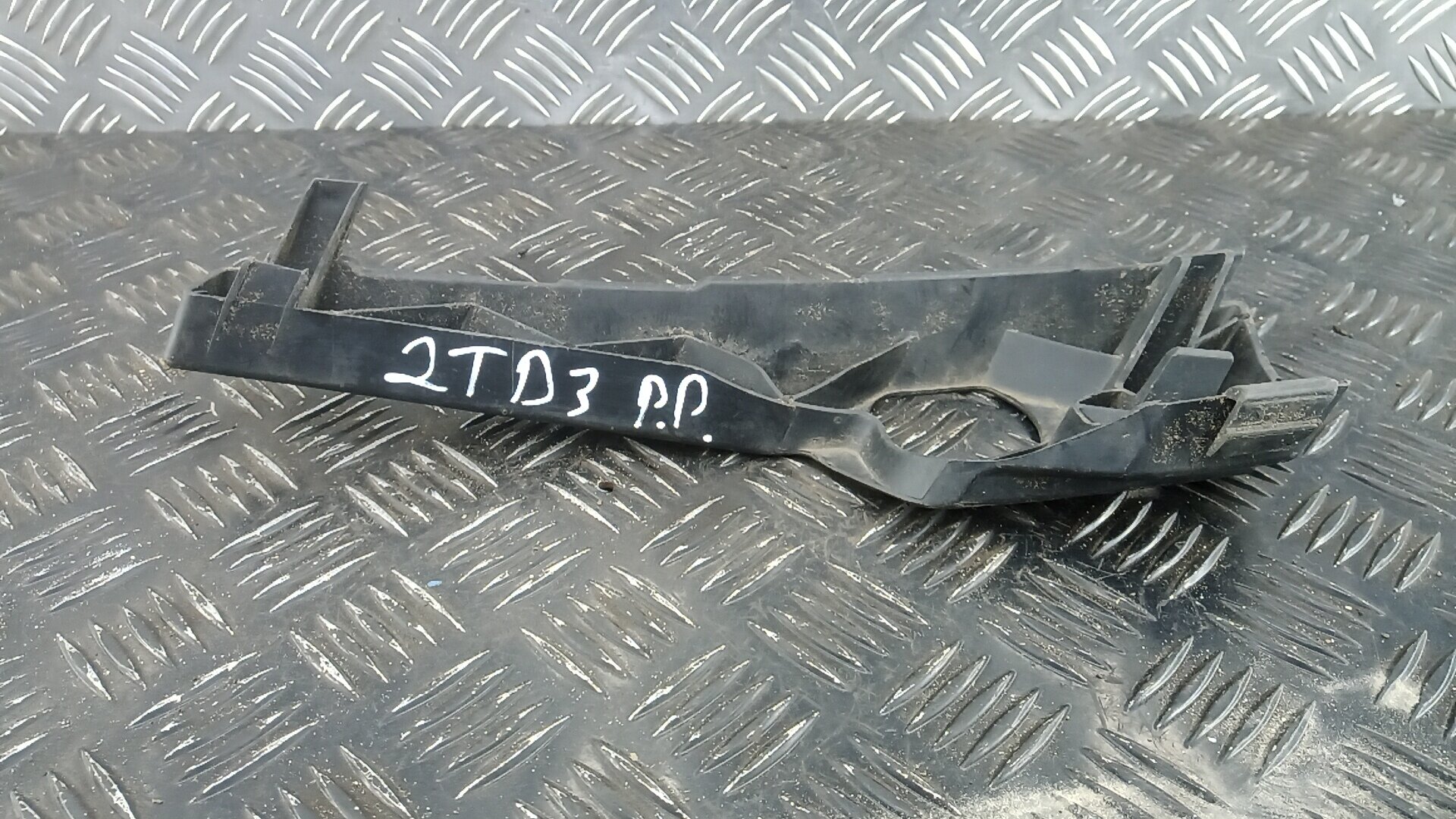 Крепление бампера переднее FORD FOCUS 2