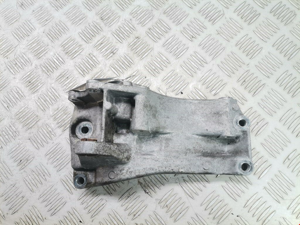 Кронштейн генератора Volkswagen Polo 3 030145167D арт. 1856216