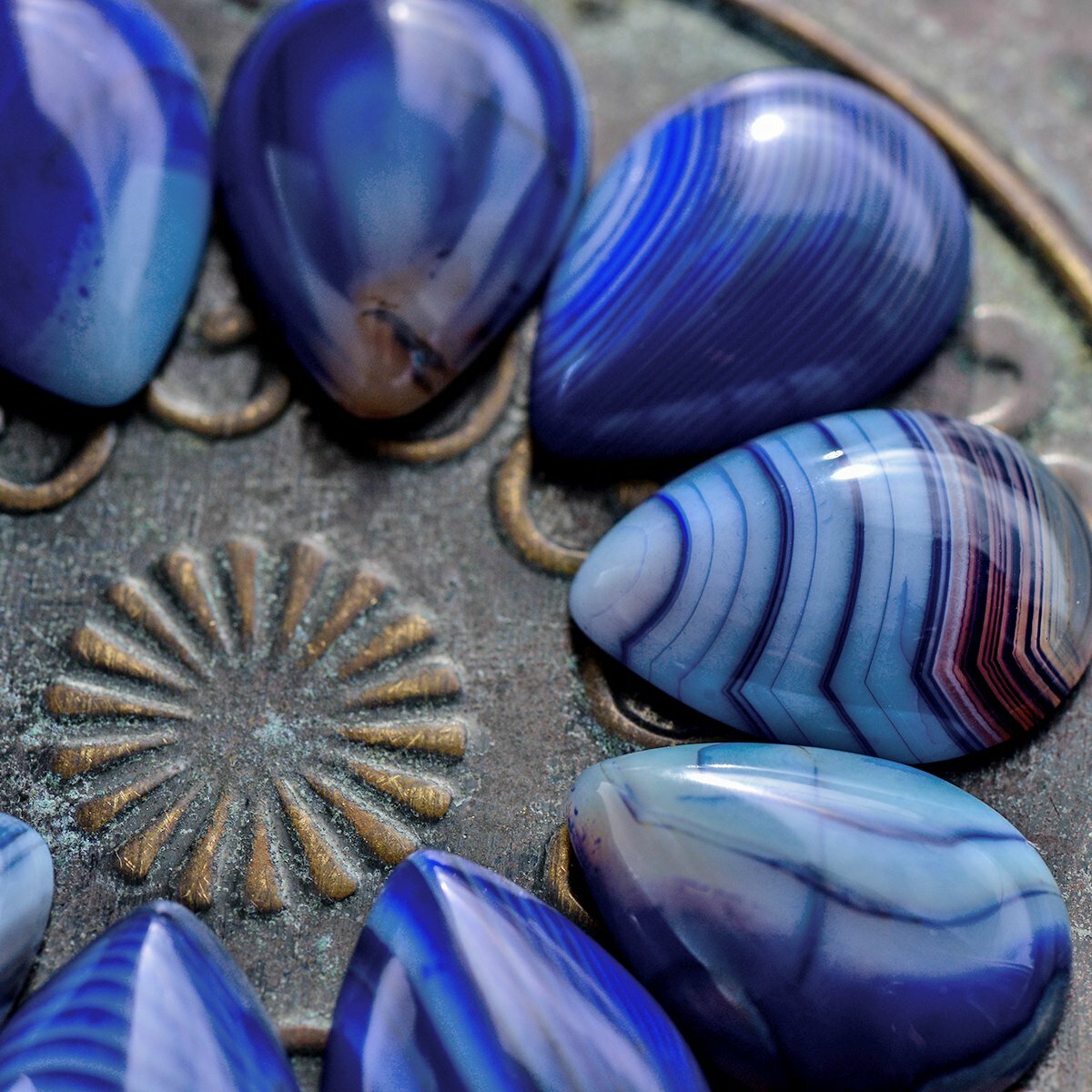 Кабошон Агат 3 шт, капля, цвет синий индиго полосатый, размер 25x18x6-7 мм