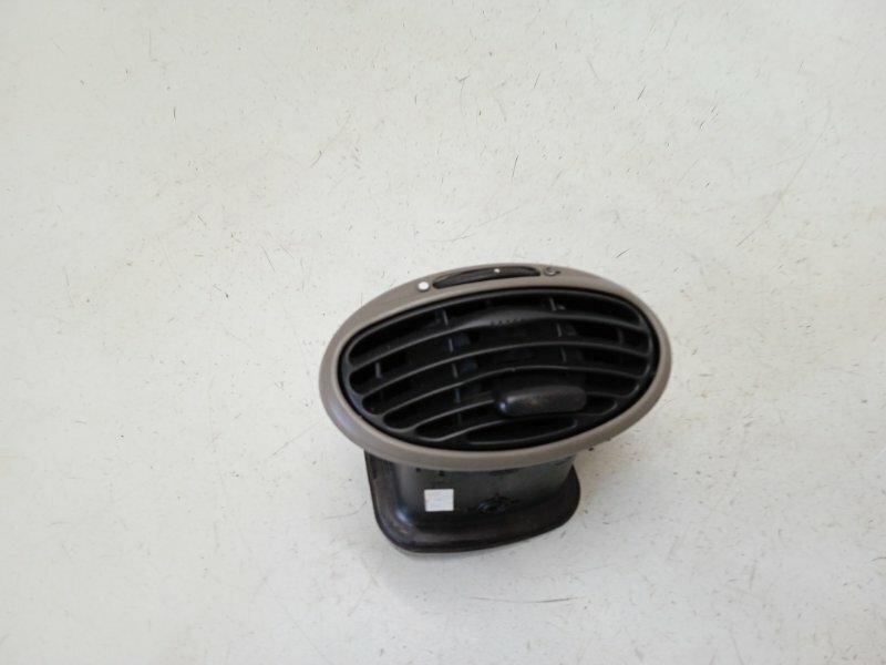 Б/У Форд Фокус 1 USA Дефлектор воздушный Ford Focus 2000 1, DNW 168749 FORD арт. 98AB19893CAW, универсал