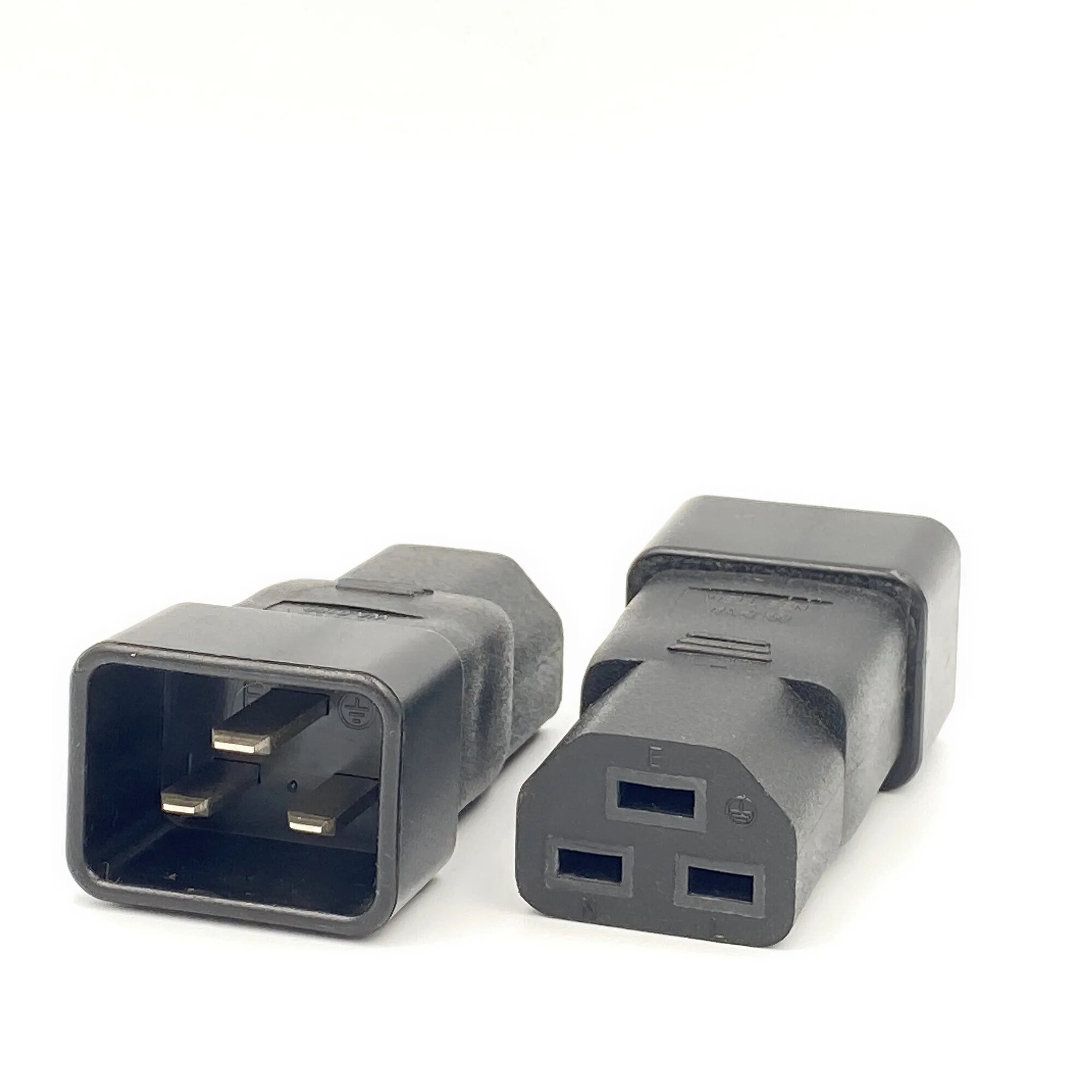 Металлический адаптер IEC320 C20-C21 C19 черный