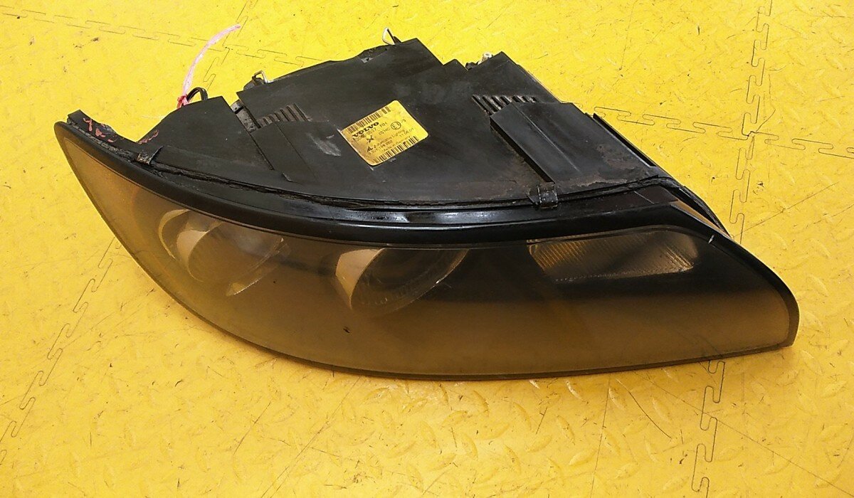 Фара правая S40 Volvo 30698637