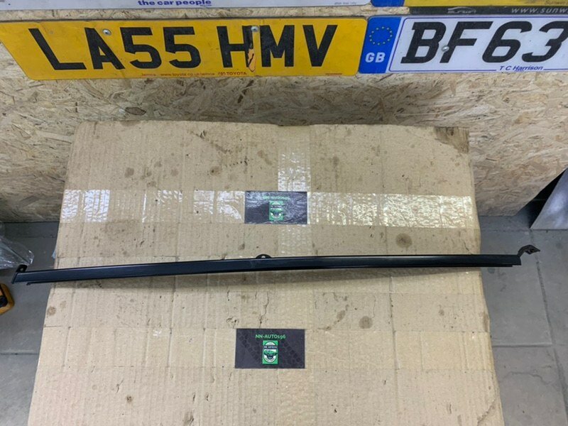 Направляющая стекла двери Toyota Corolla E120 4ZZFE 2004 задн. лев. (б/у) 6740813070