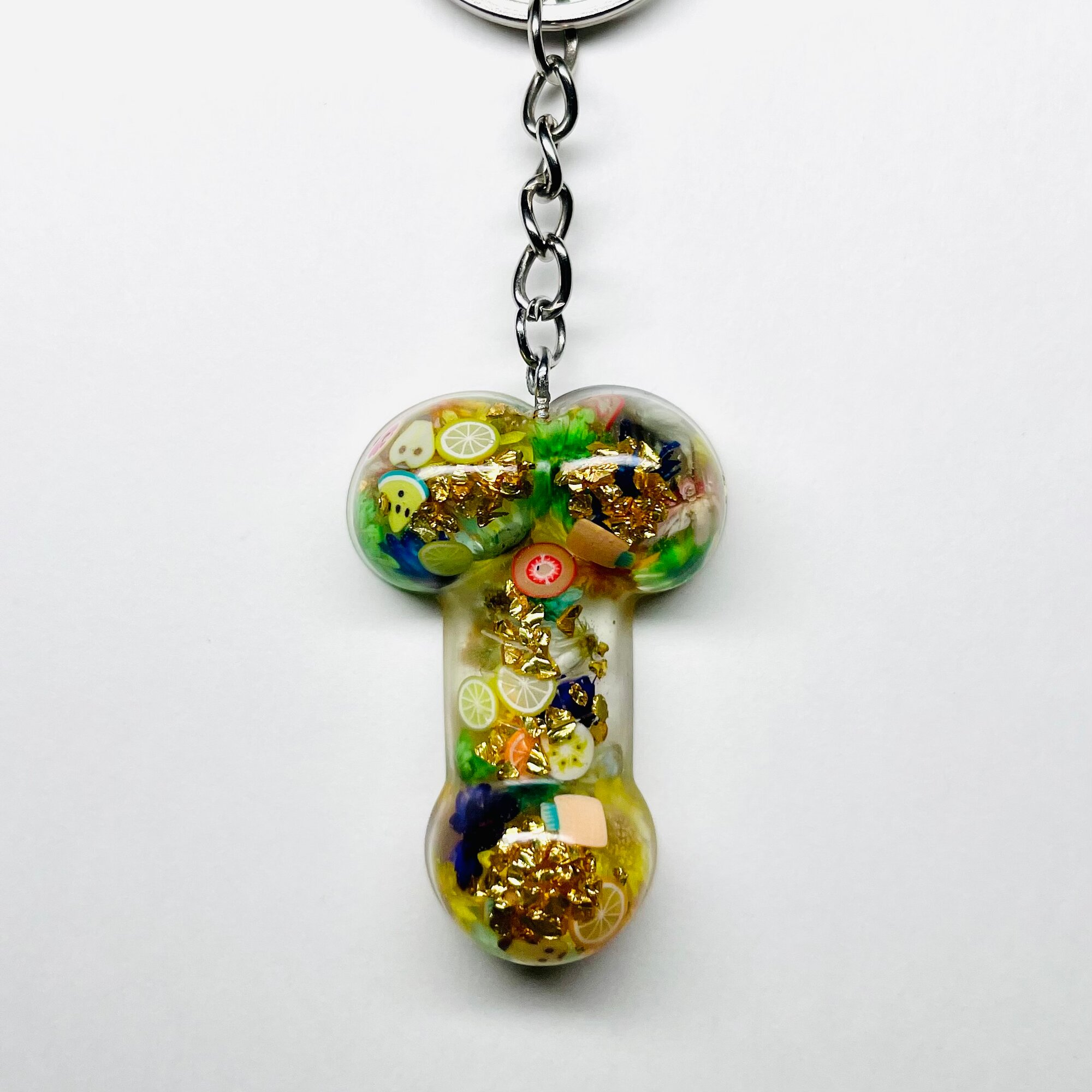 Креативный брелок в форме пениса, инкрустированный сухоцветами, декоративными камнями и поталью EVTUSHENKO ART.