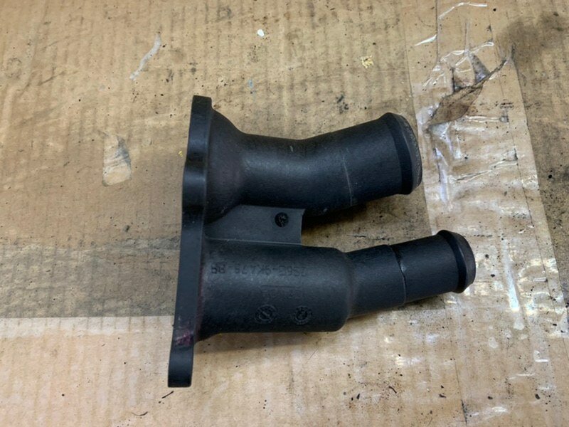 Корпус термостата Ford Fusion хетчбэк 1.6 FYJA 2007 (б/у) 1707050