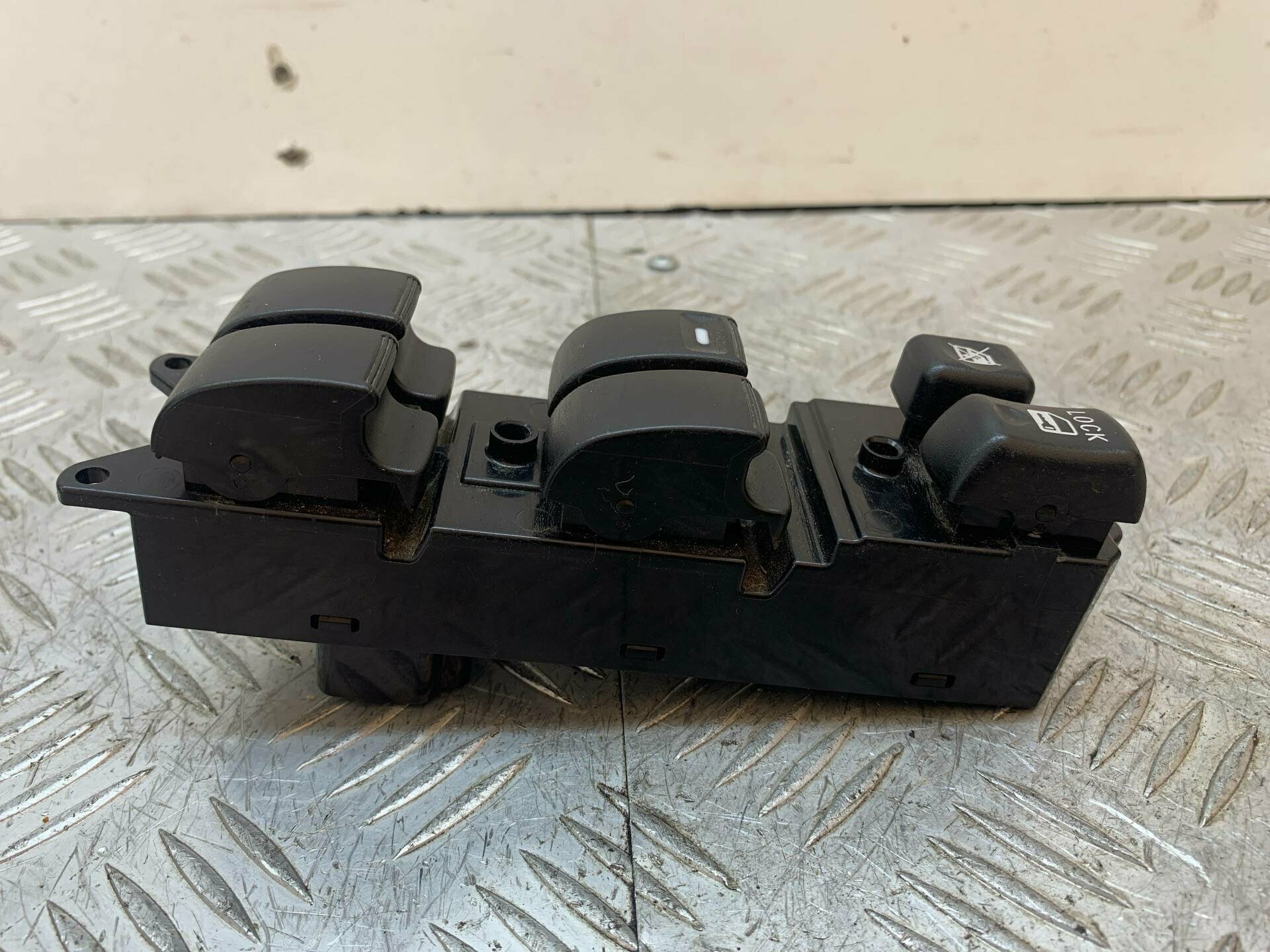 Блок управления стеклоподъемниками Mitsubishi ASX (2010 - 2013) 8608A207