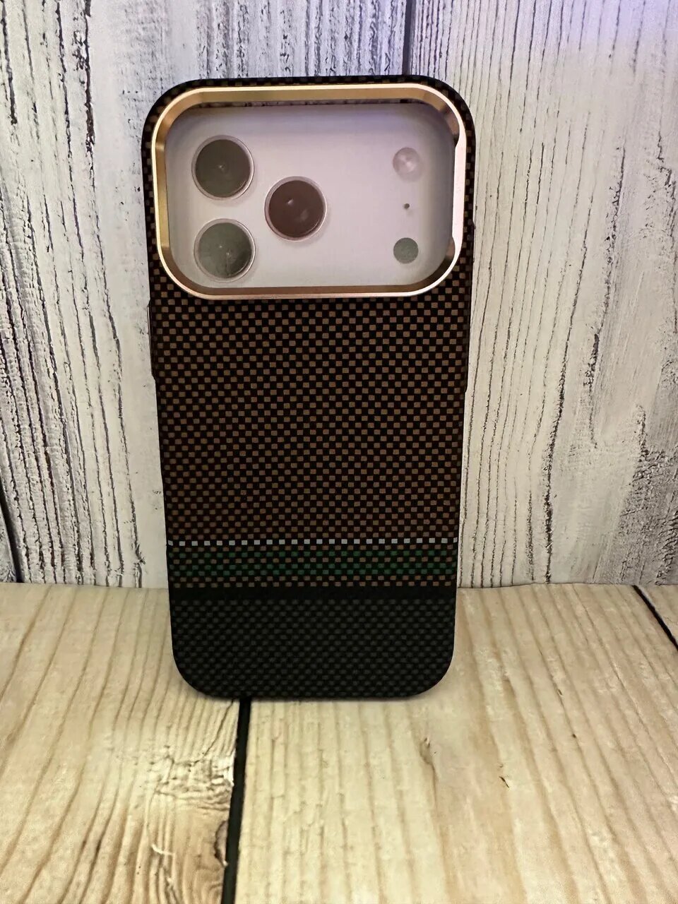Чехол-накладка с magsafe для Iphone 17 Pro Luxo чёрный c оранжевыми точками