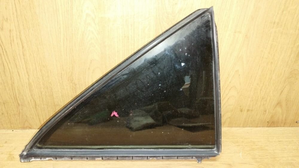 Форточка двери задней правой Toyota Camry 40 68123-33060