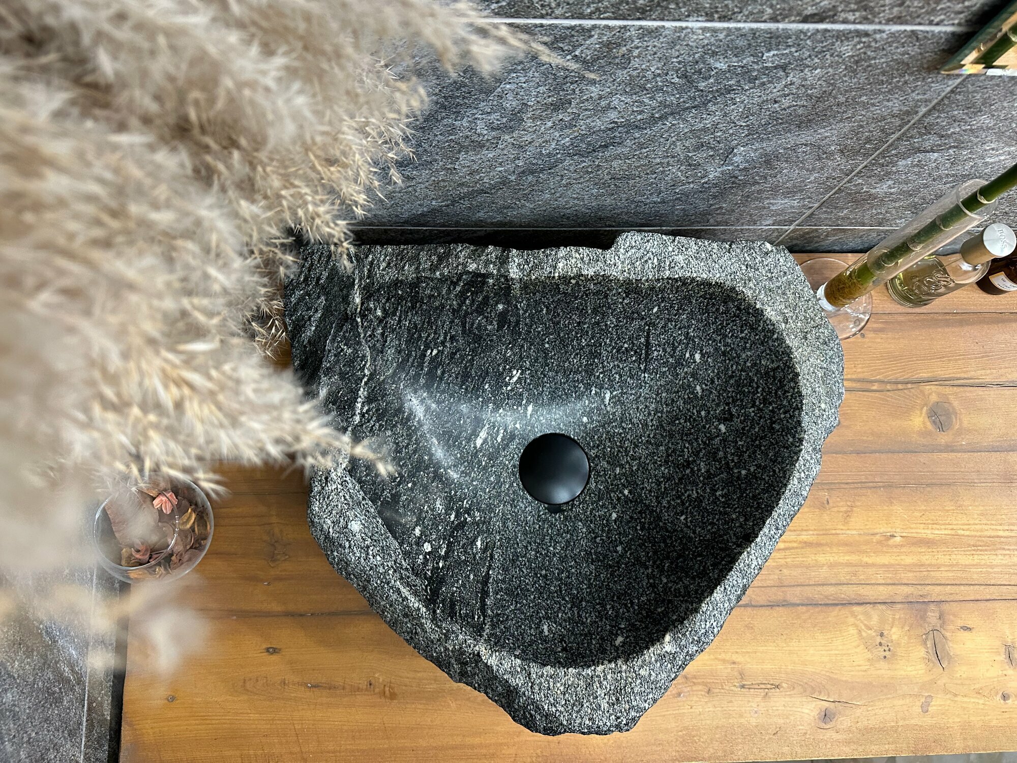 Раковина накладная из натурального камня Black Swan, Naxos (49x39)