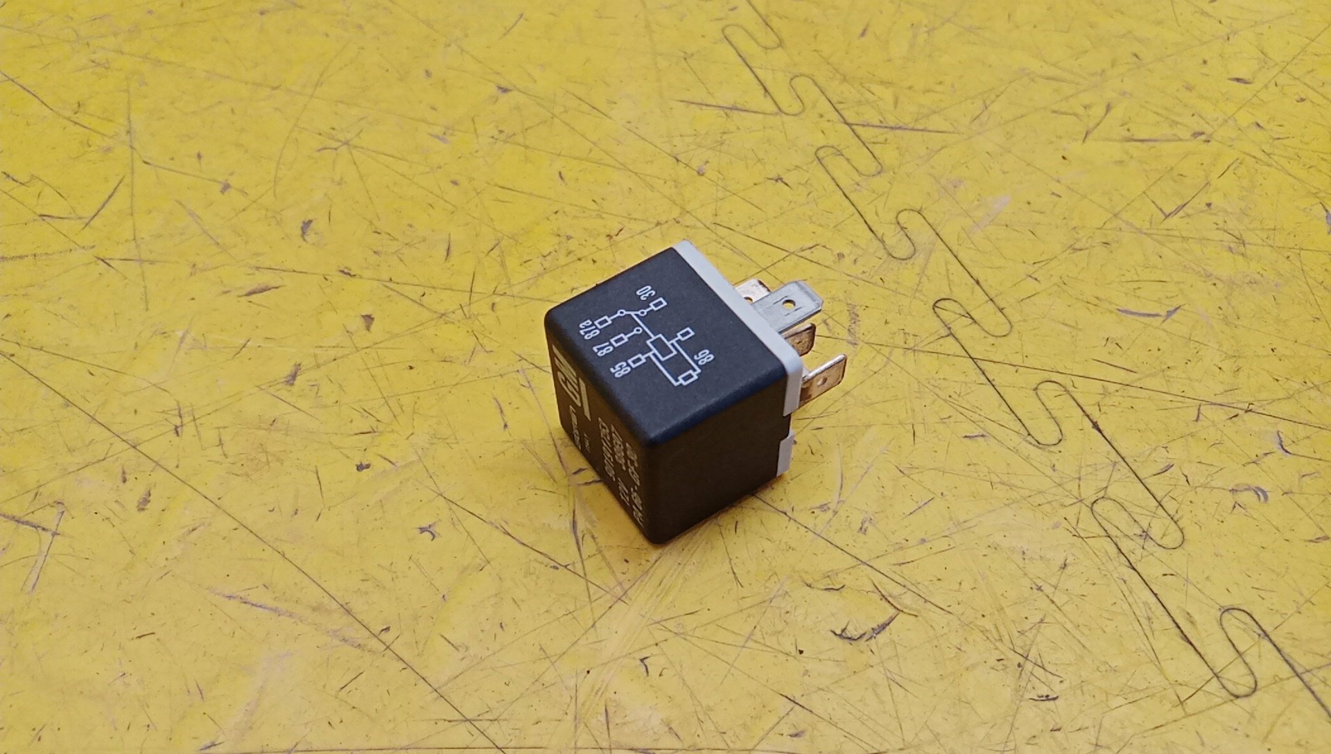 Реле Vectra B Opel 90191753