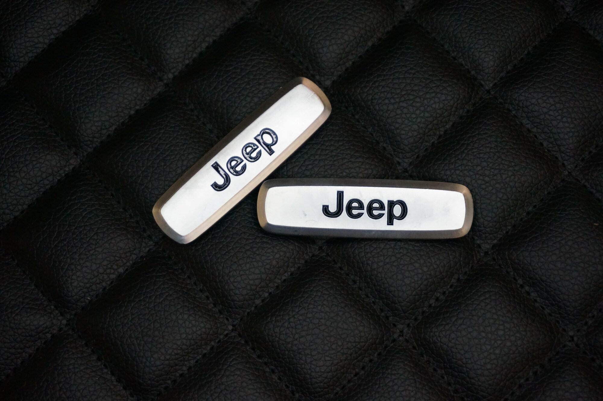 Логотип (шильдик) на автомобильные коврики с маркой автомобиля Jeep / Джип