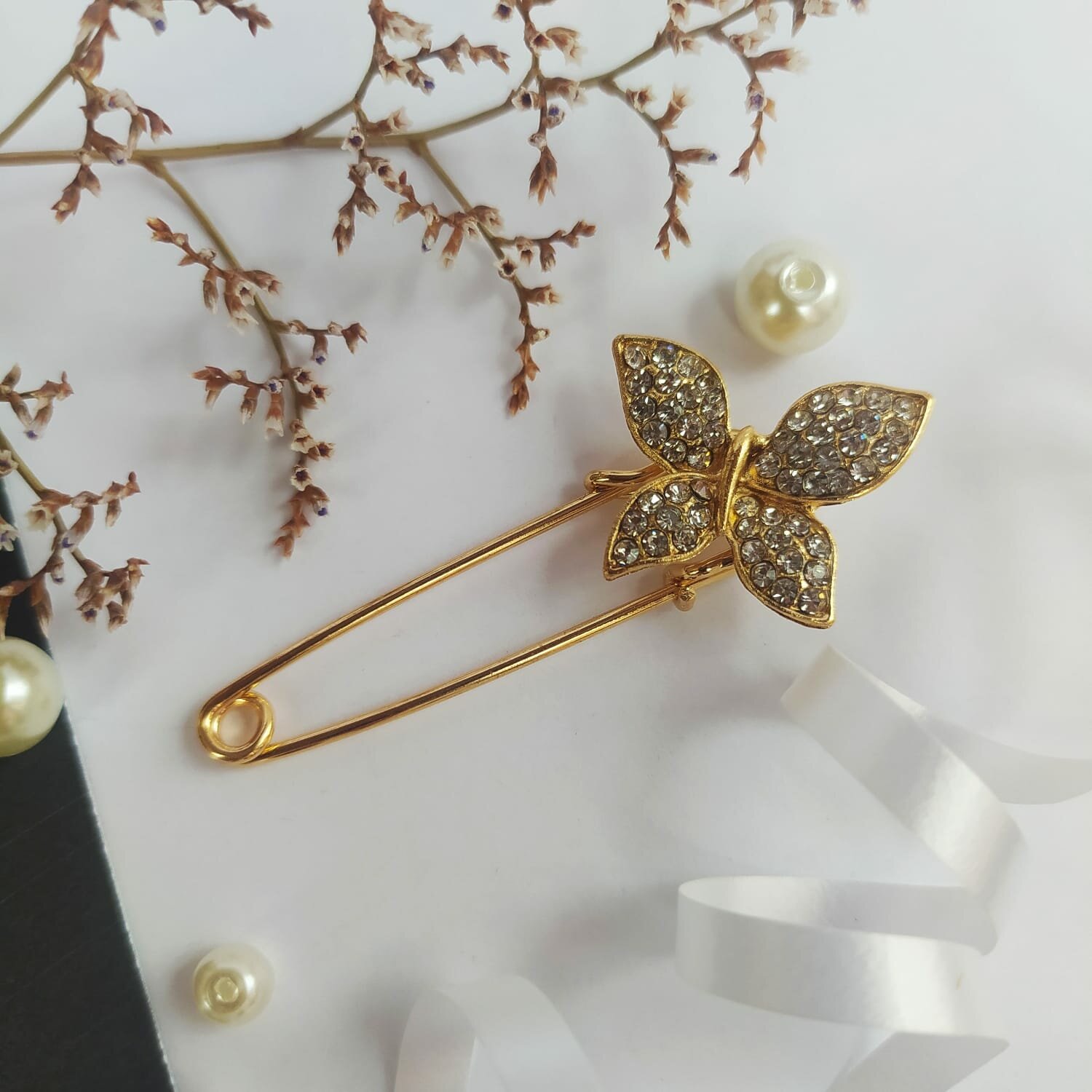 Брошь, стразы