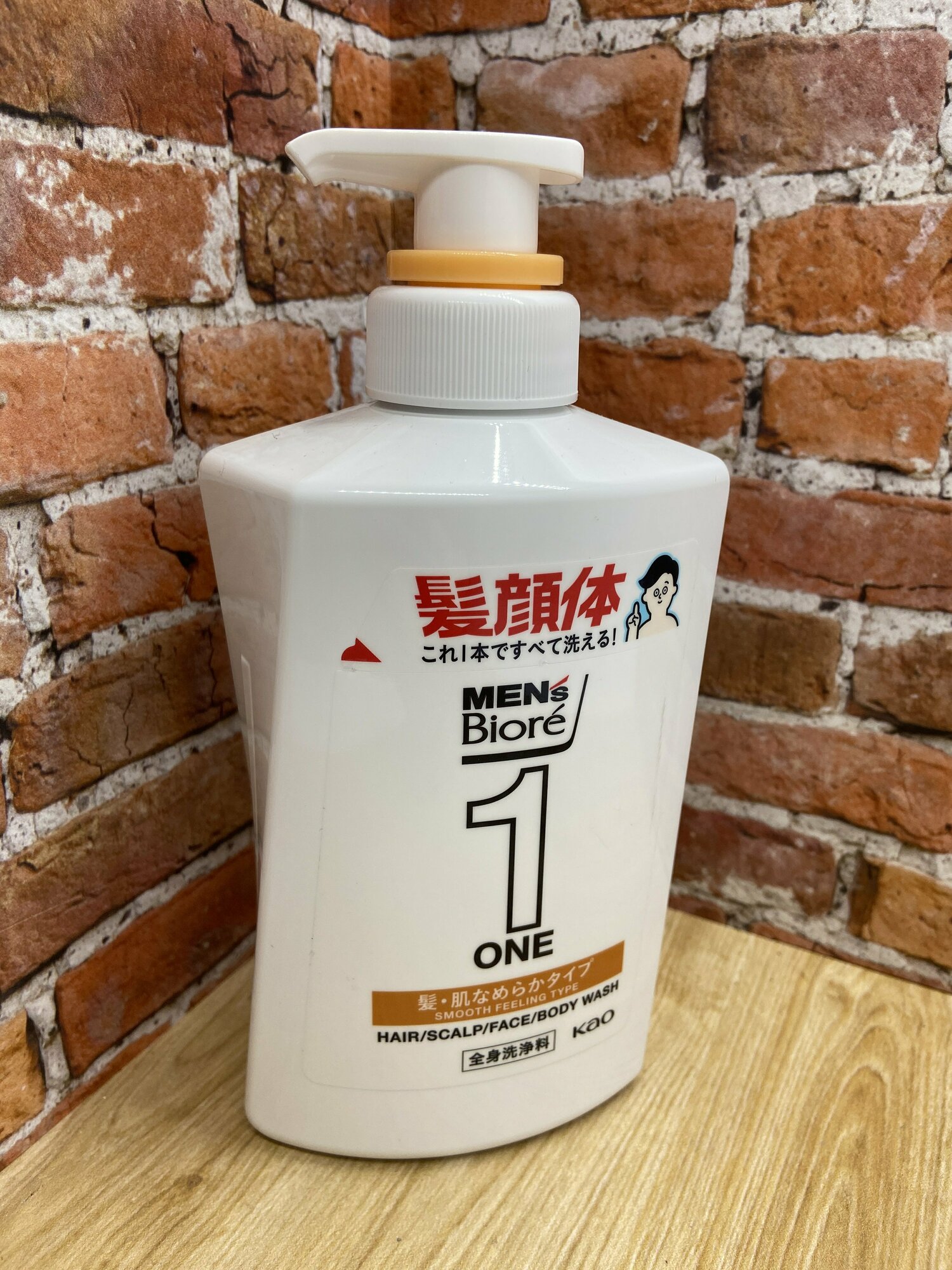 Kao Men's Biore One Smooth Feeling Type Гель для лица, тела и волос Всё в одном разглаживающий с ароматом цветочного мыла 480 мл с дозатором