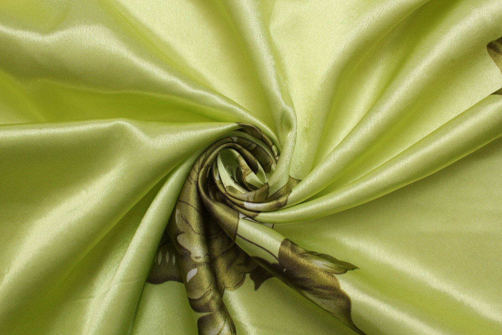 Ткань Атлас-креп табачные цветы на зелёном фоне, ш142см, 0,5 м