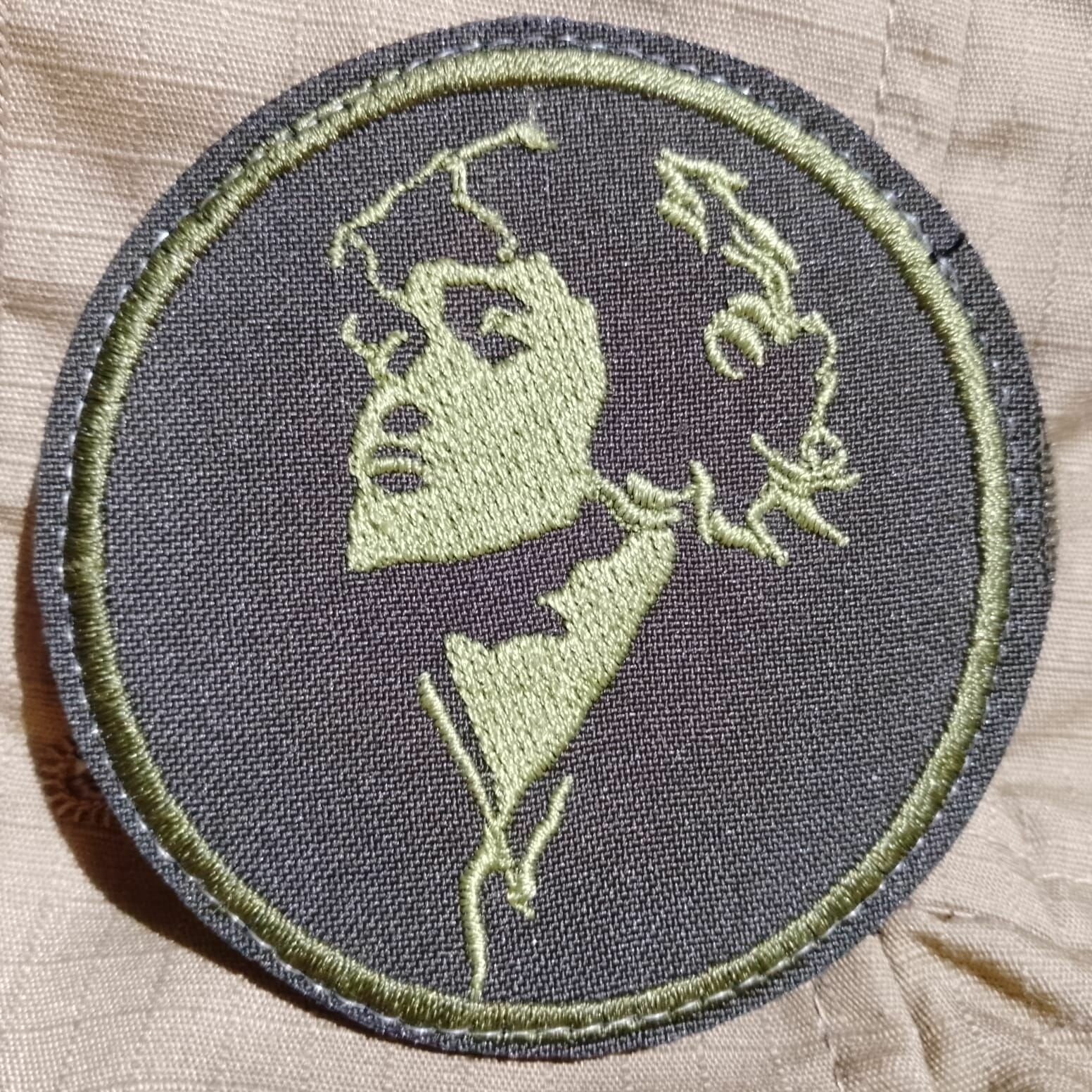 Нашивка-патч Цой D-7 вышитая на липучке оливковый