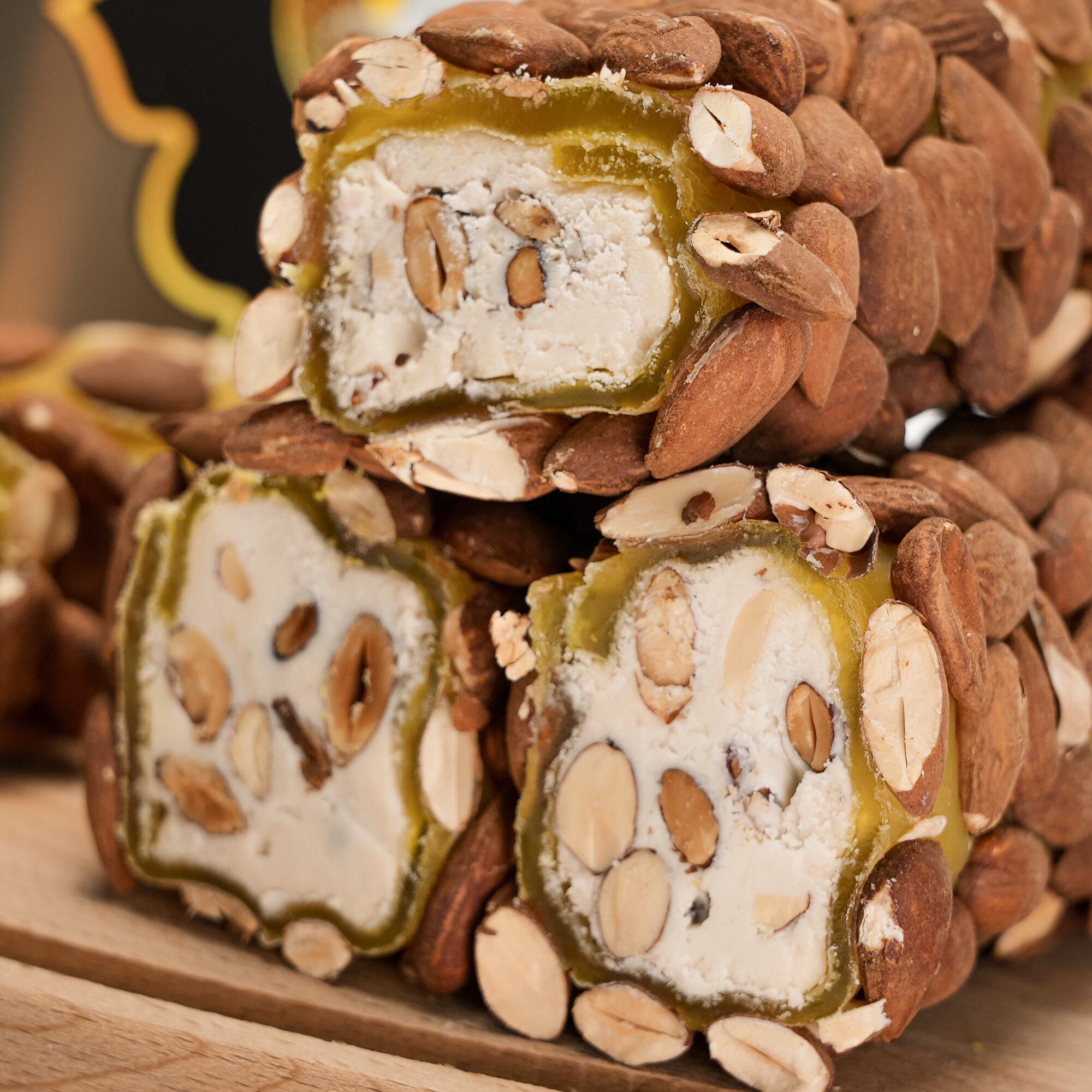 Лукум султан с цельным обжаренным миндалем и фруктовой прослойкой 500 гр. Турция