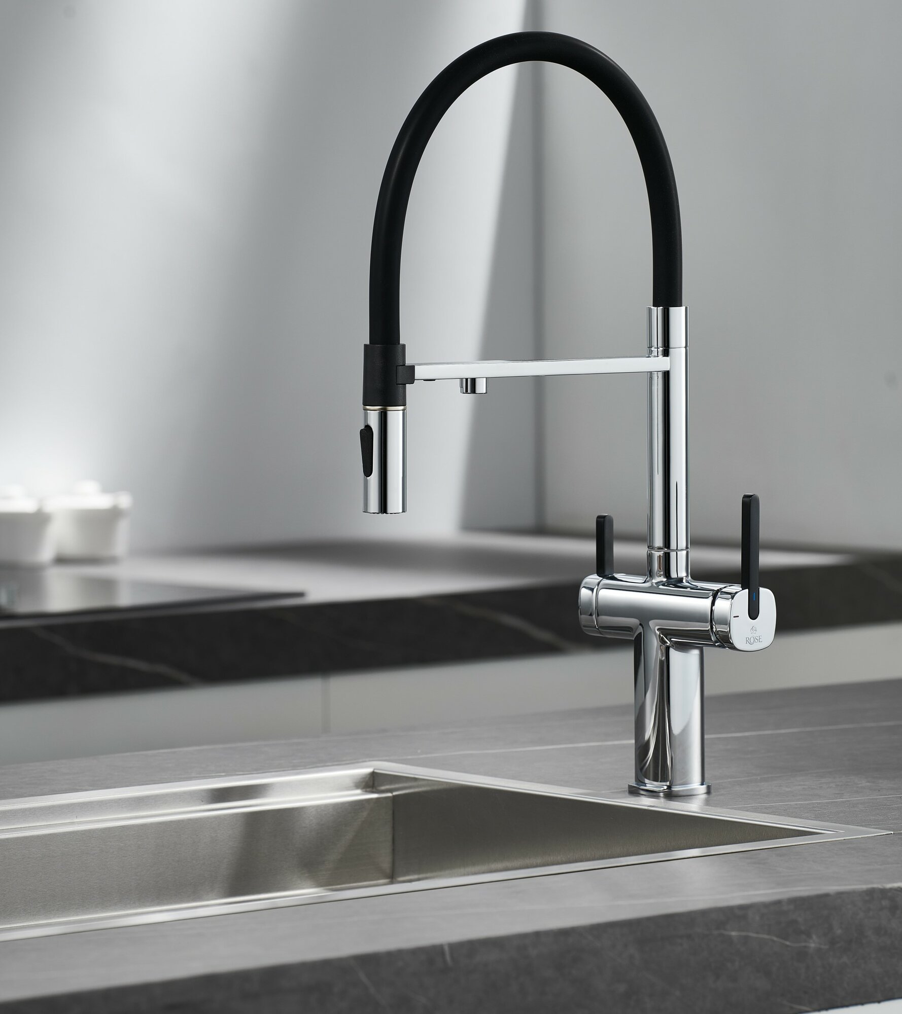 Смеситель для кухни с гибким изливом и подключением фильтра Rose R358 хром