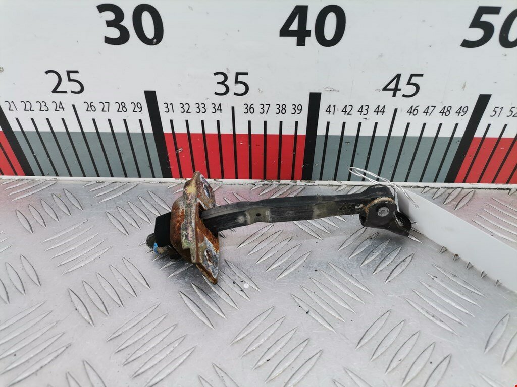 Ограничитель открывания двери задней Toyota Rav4 2 686300T010 арт. 1937175