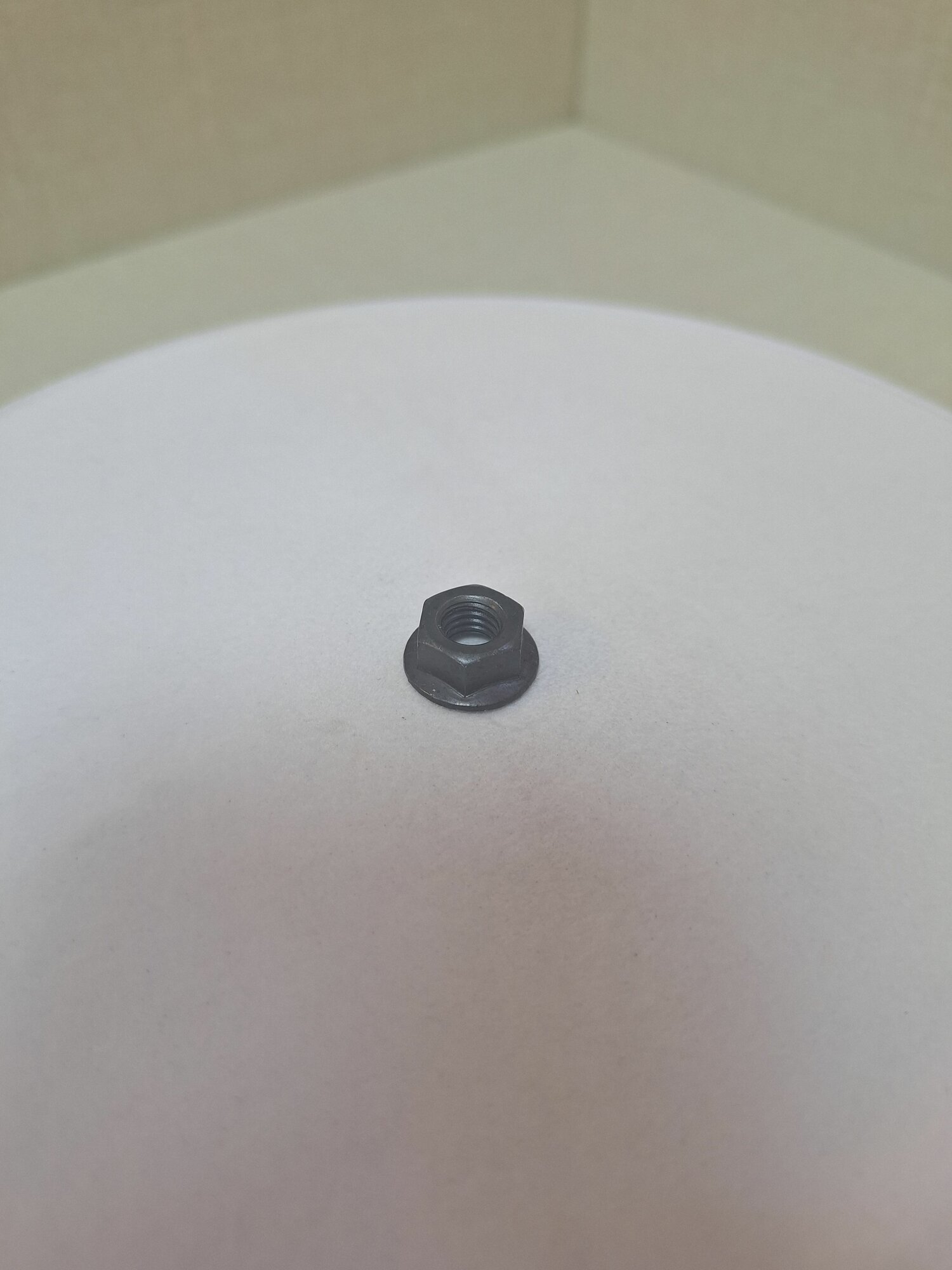 4893936 Гайка M8*1.25 крепления крышки клапанов 6ISBe