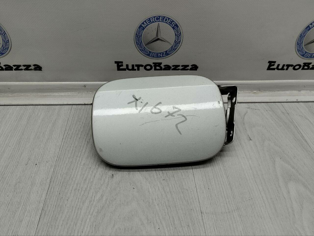 Лючок бензобака Mercedes W211 А2117500206