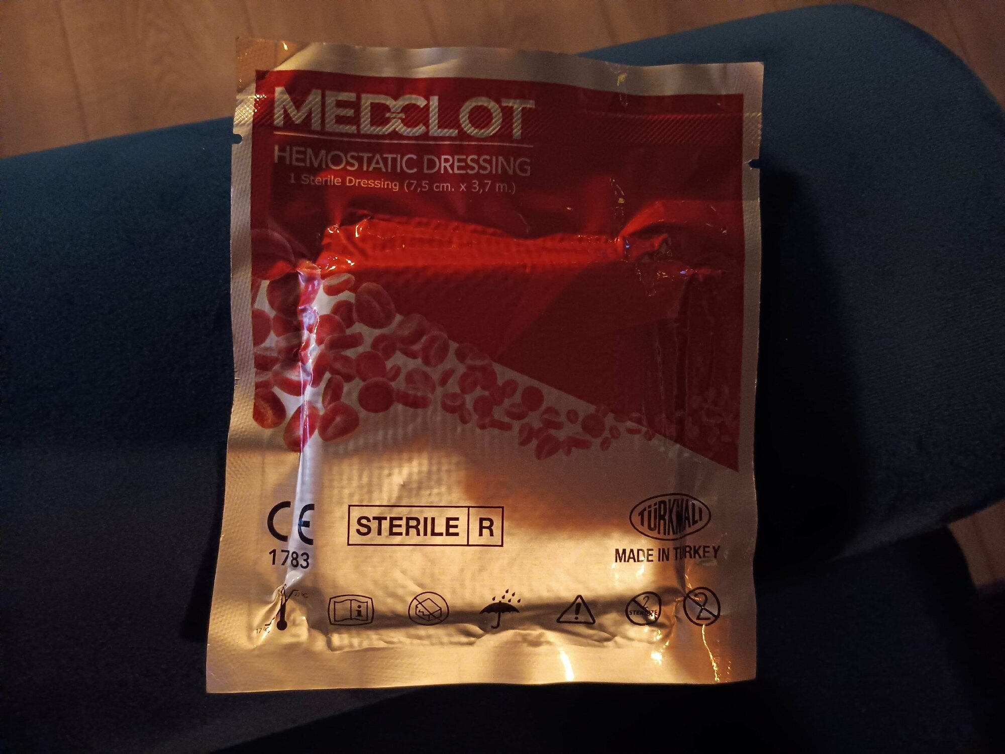 MEDCLOT HEMOSTATIC DRESSING 7,5X370 СМ/бинт Z-сложенный гемостатический медклот/кровоостанавливающий/ранозаживляющий