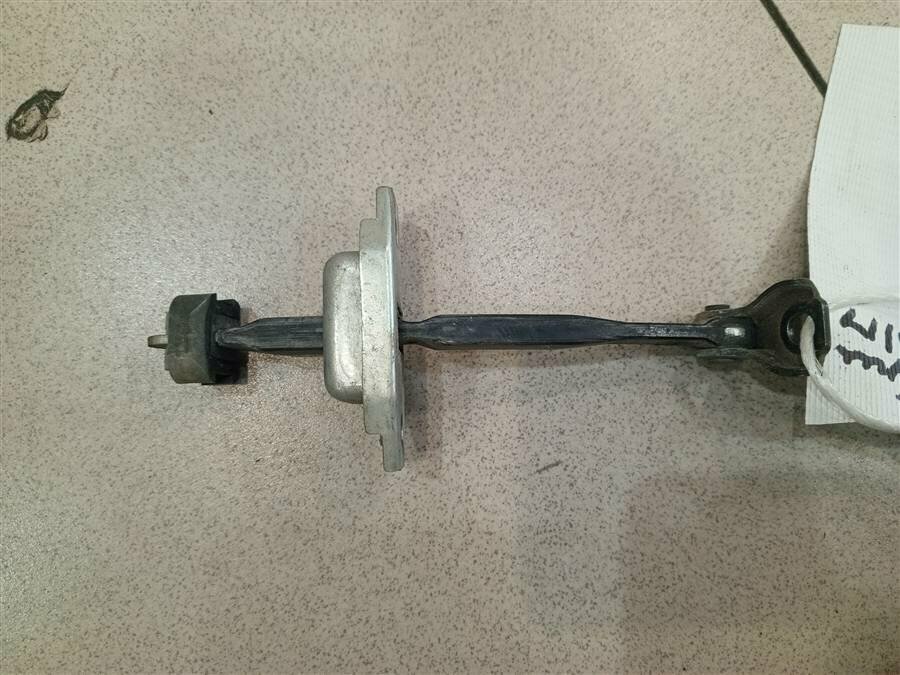 Ограничитель двери задней правой от Toyota Camry XV40 2006-2011