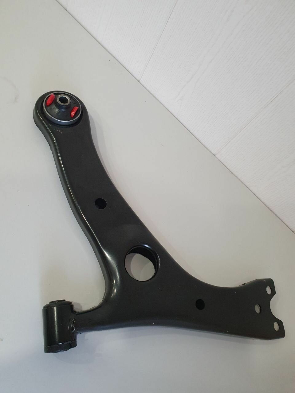 Рычаг передний правый Рав 4 Toyota Rav 4 II (A20) c 2000