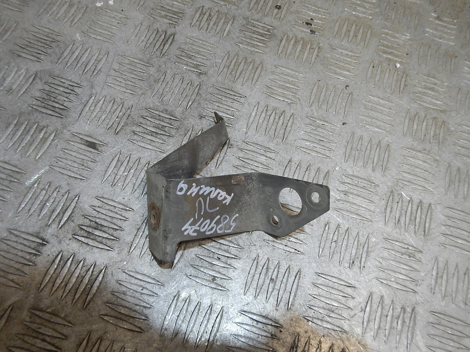 Б/У Кронштейн крепления крыла, ВАЗ (VAZ)-LADA KALINA (калина) LADA KALINA (Калина) левый Небольшая деформация. 589074 LAD...