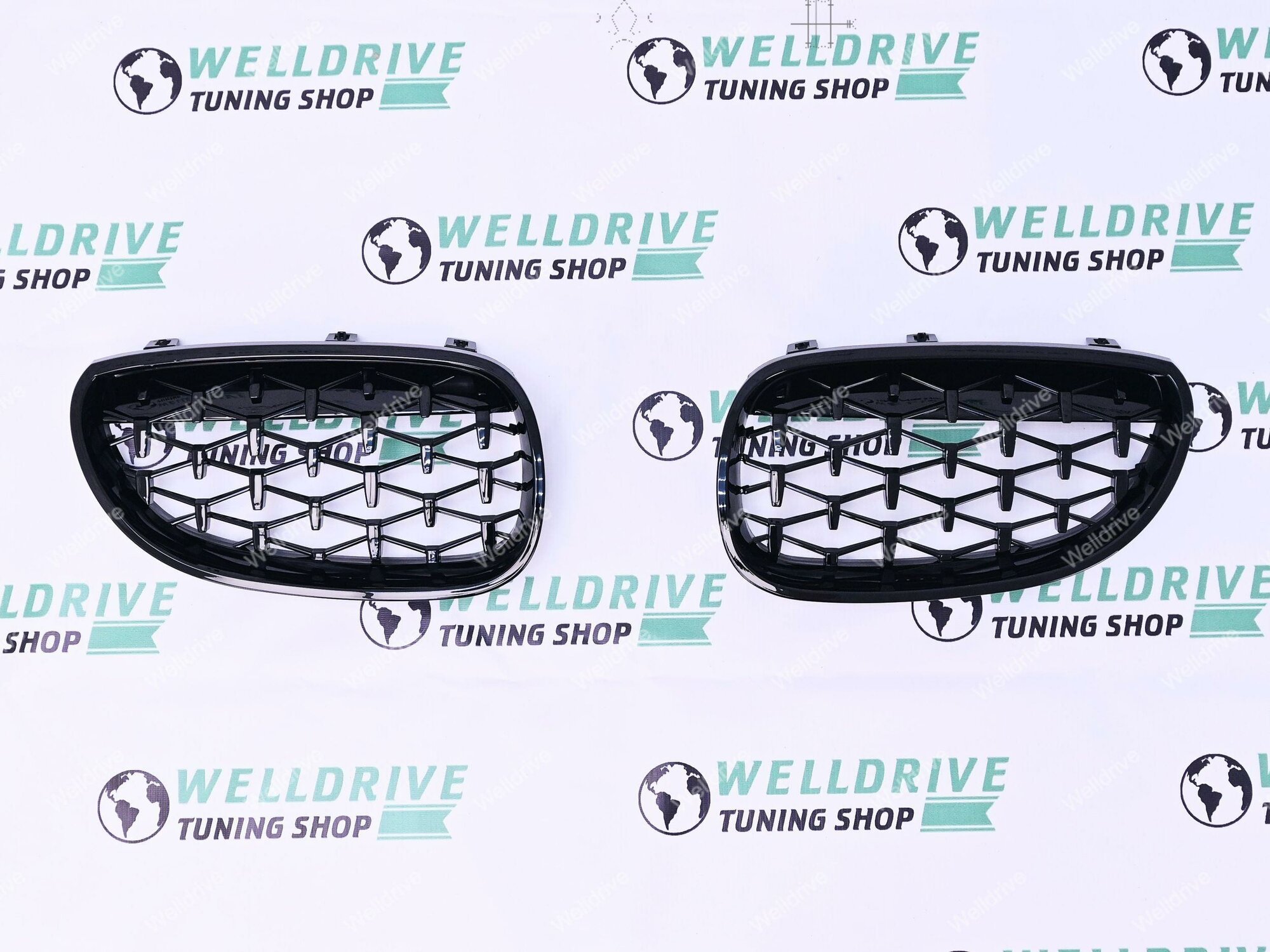 Решетки радиатора BMW 5-Series E60 E61 03-10 стиль Diamond черный глянец