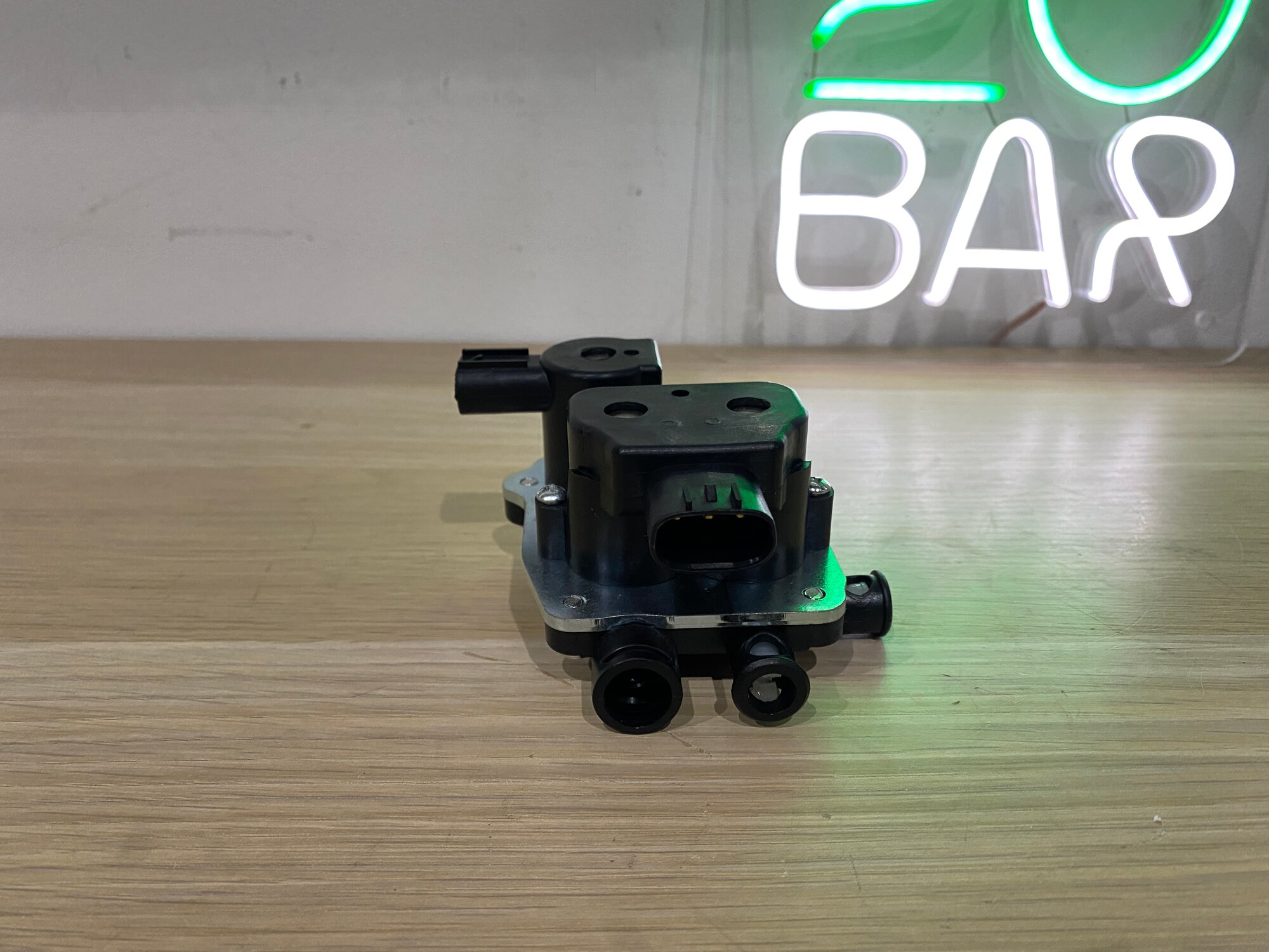 Блок клапанов пневмоподвески Toyota Prado 120, GX470 новый 20bar