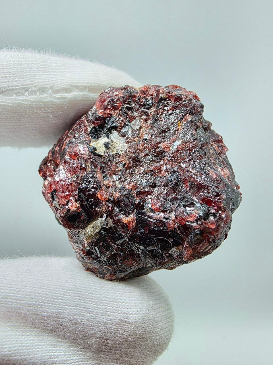 Гранат альмандин 37 мм, 88 г.