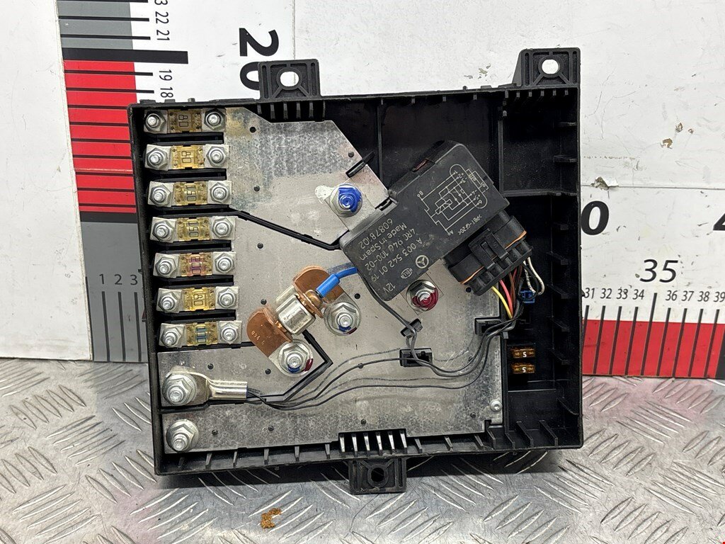 Блок предохранителей Mercedes S-Class (W221) A2214420455 арт. 2261047