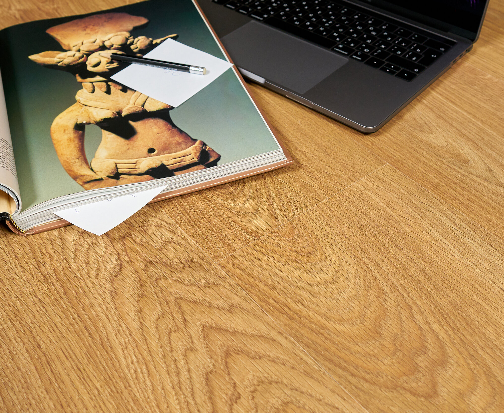 Ламинат Tarkett Woodstock Family 33 класс 8 мм Дуб Шервуд Медовый 504044084 (в уп. 8 шт./2.005 кв. м)