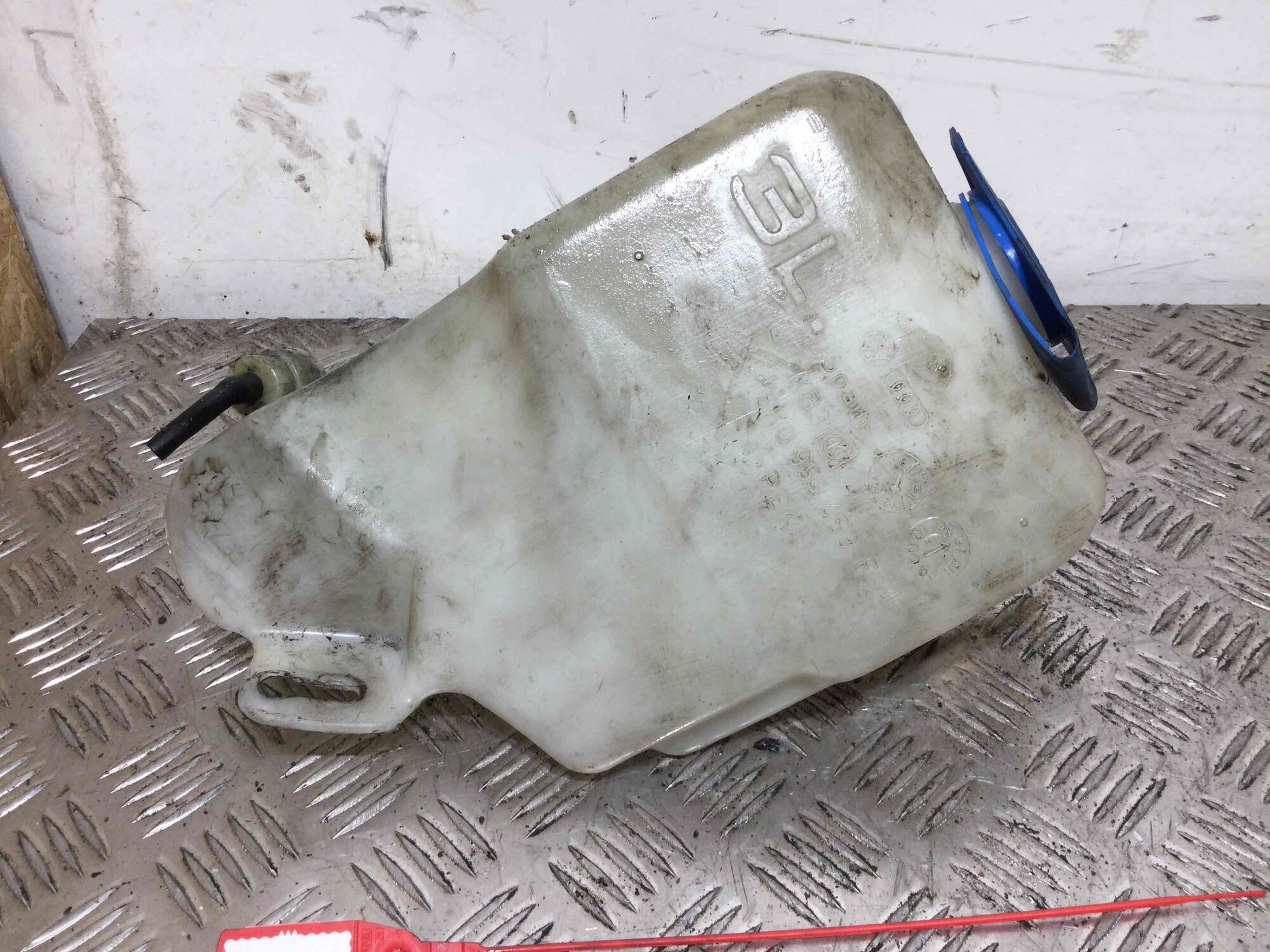 Б/У Бачок омывателя Volkswagen Polo 3 поколение (1994-2001) 2000 г.