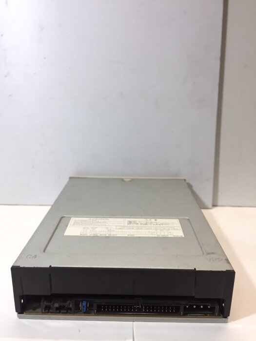 Читающий привод DVD-ROM Toshiba SD-M1712 IDE белый